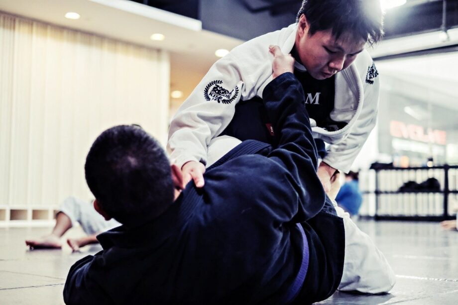 How To Roll With Higher Belts In BJJ | Evolve Daily