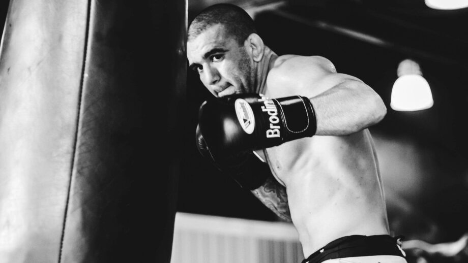 4 Advantages Of Being A Left-Handed Orthodox Fighter In Boxing | Evolve ...