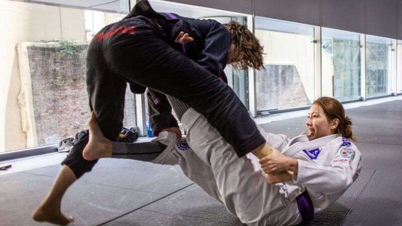 6 Common Mistakes Beginners Make Trying To Pass The Guard In BJJ ...
