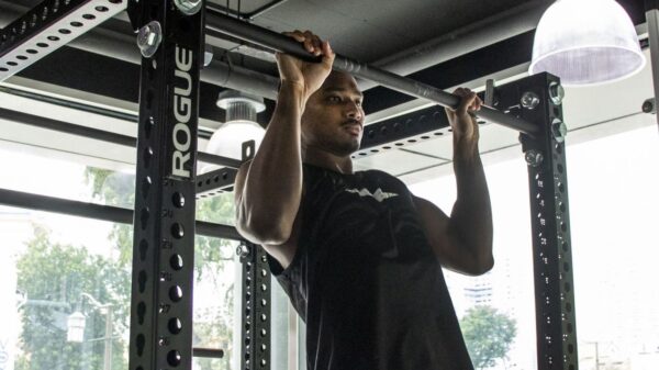 11 Exercises To Build Stronger Back Muscles Without Any Equipment ...