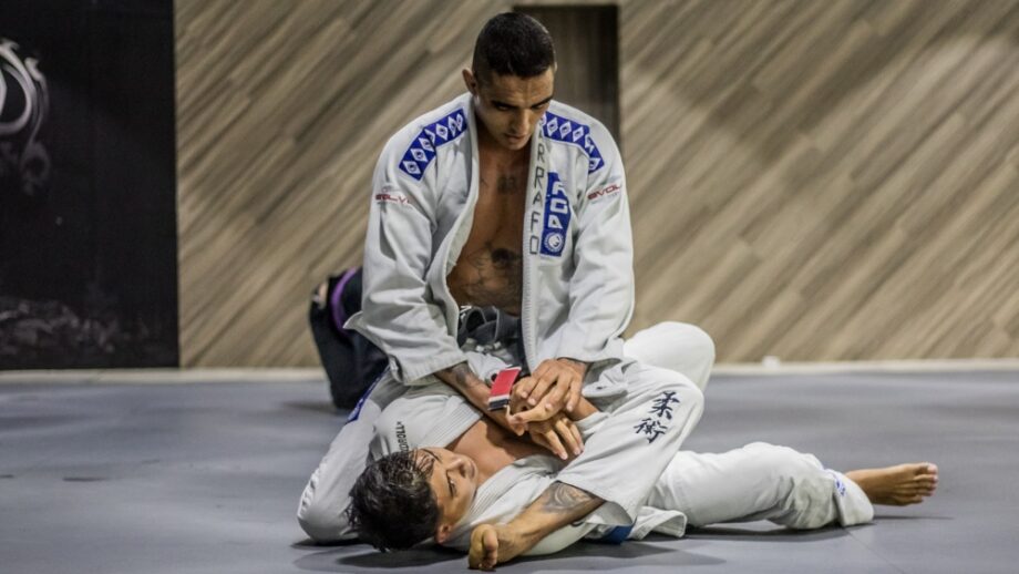 5 Attacks From The Mount Position In BJJ | Evolve Daily