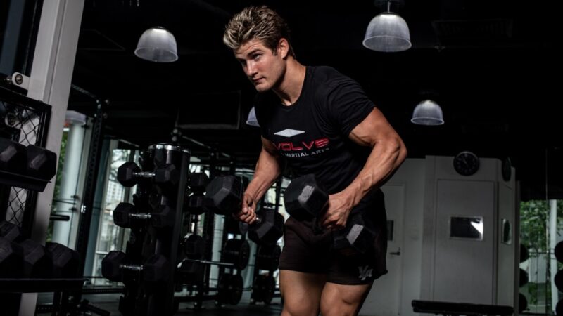 10 Of The Best Dumbbell Workouts For Muscle Building | Evolve Daily