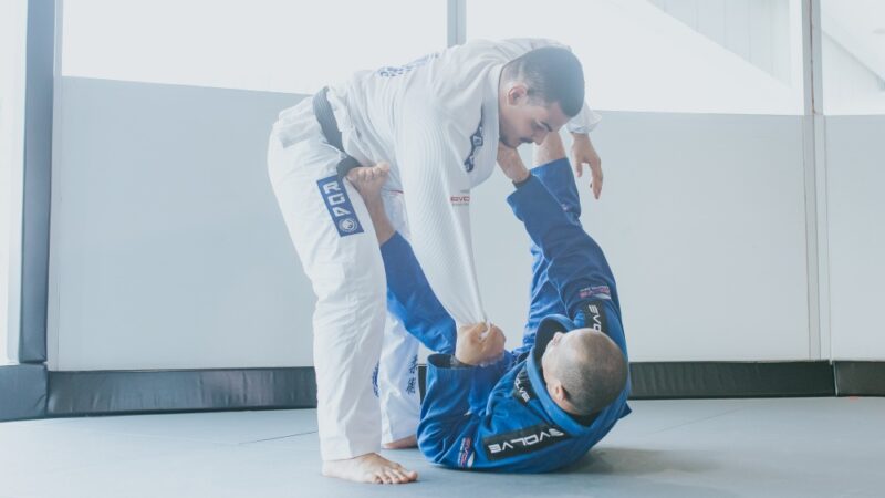 What Is The Knee Pin Pass In BJJ | Evolve Daily
