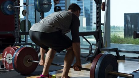 Working Out To Build Stronger Lats? Try These 7 Lats Exercises | Evolve ...