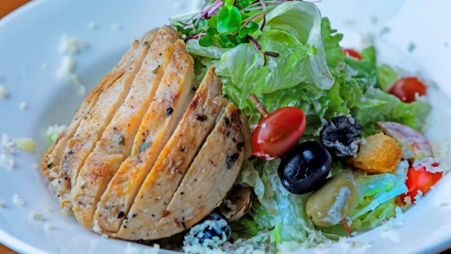 Here’s How To Create A Tasty And Healthy Salad For MMA Fighters ...