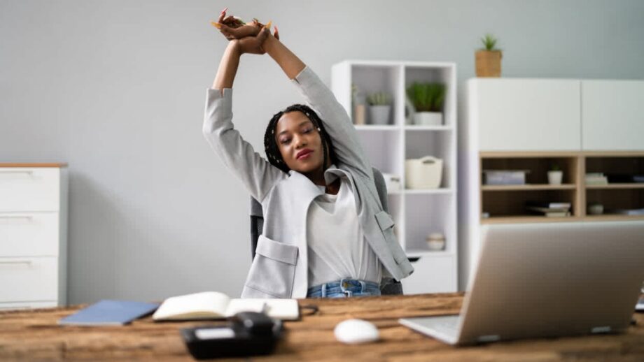 Simple Desk Workouts To Stay Active At Work | Evolve Daily